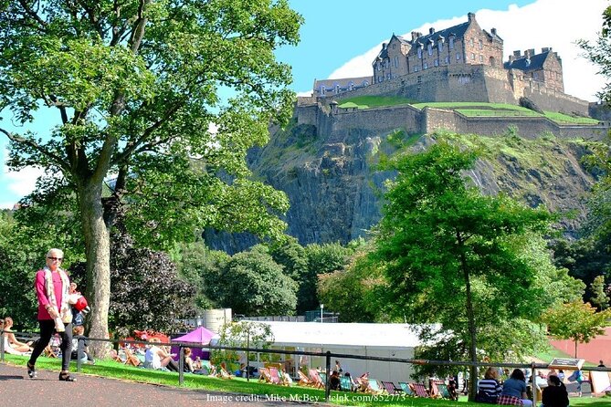 Private Full-Day Walking Tour in Edinburgh with Edinburgh Castle - Who Should Consider This Tour?