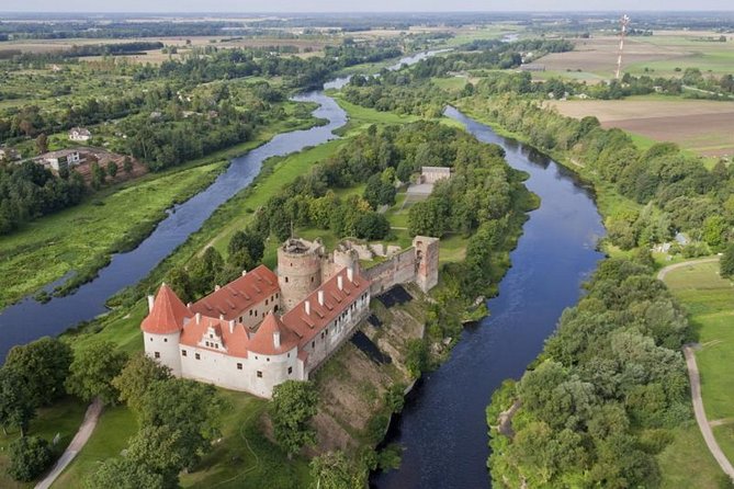 Riga to Vilnius - Sightseeing transfer - Who Should Consider This Tour?