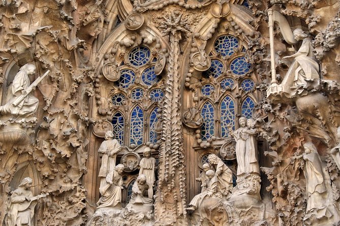 Sagrada Familia: Fast Track Guided Tour with optional Tower - Who Should Book This Tour?