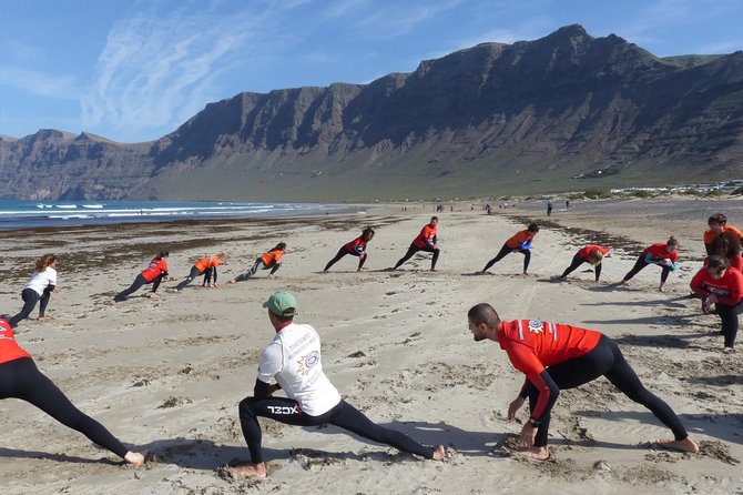 Surf class in Famara 9:15-12:00 or 11:45-14:30 (2h class) - Who Should Consider This Surf Class?