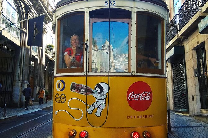 Tuk tuk Lisbon a discovery à la carte without fatigue. Lisbon differently.01 - FAQ