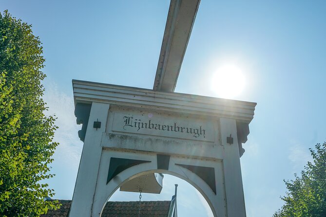 Volendam: E-bike rental with suggested countryside- and fisherman village route - The Sum Up