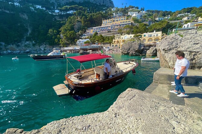 Capri tour with "Gozzo" (3 hours) - FAQ