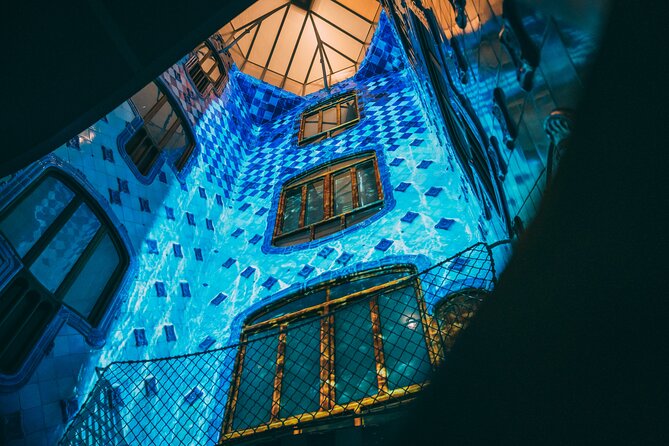 Casa Batlló: Evening Visit with Welcome Drink and Audio Guide - Who Should Think Twice