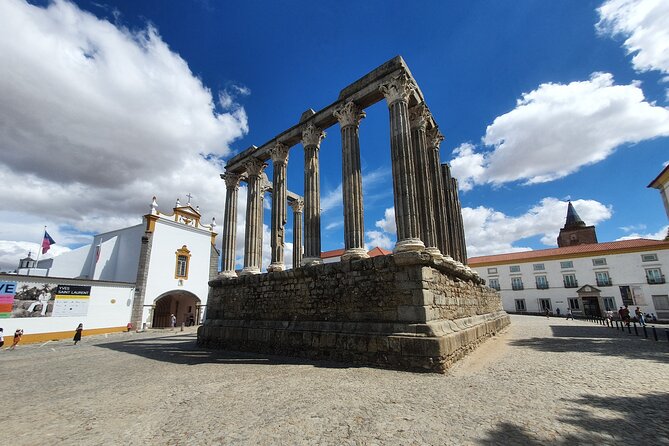 From Lisboa: Évora & Monsaraz Small-Group Full Day Tour - The Transportation and Group Size
