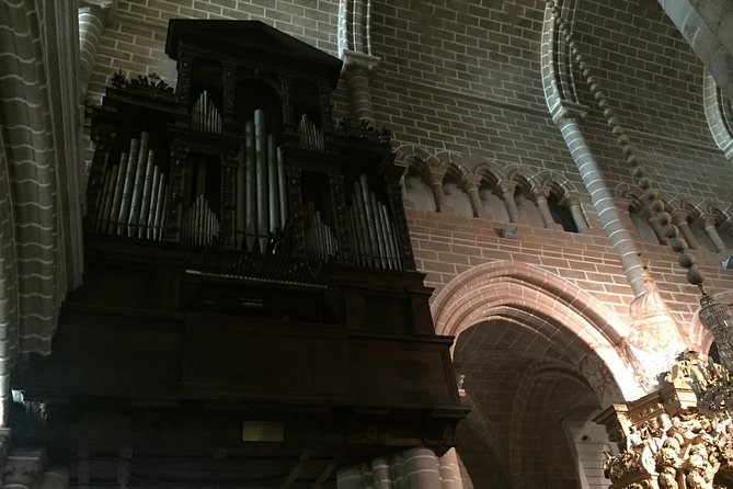 Full Day Private Tour in Évora and Arraiolos - What’s Missing?