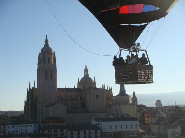 Hot-Air Balloon Ride over Segovia with Optional Transport from Madrid - FAQ