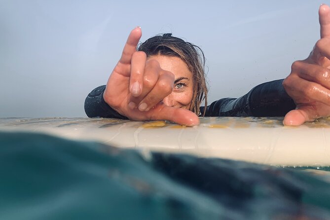 Lezioni di Surf per Beginner e Intermedi (6 persone a istruttore) - The Sum Up