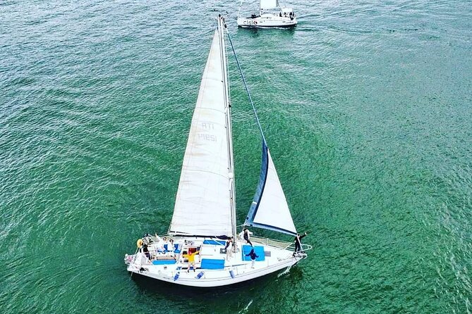 Lisbon Sailing Yatch Party Rentals (4:30 H) with Host, F & D - Who Is This Tour Best For?