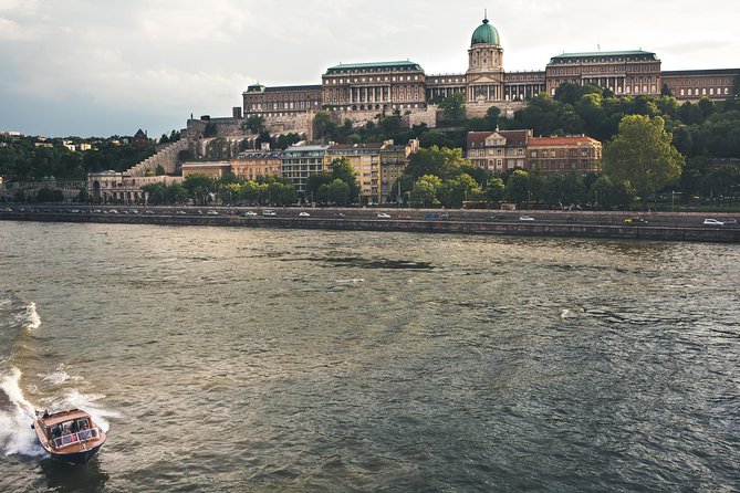 Luxurious, private day cruise with a waterlimousine to Szentendre - FAQ