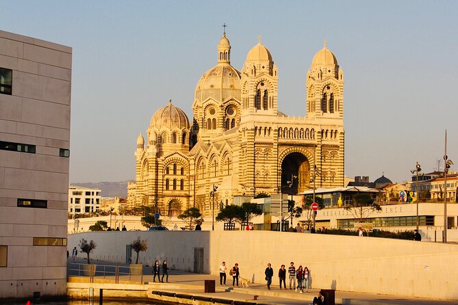Marseille Old Town Exploration Game and Tour - In The Sum Up