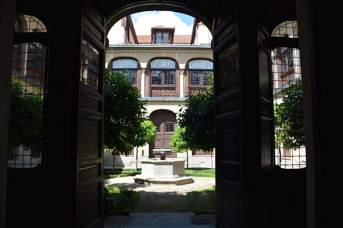 Monastery Royal Barefoot Visit with entrance without waiting for queues - FAQ