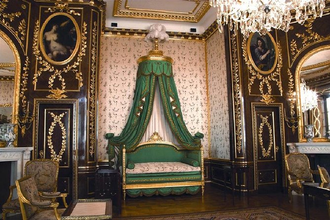 Old Town with Royal Castle + Warsaw Uprising Museum: SMALL GROUP /inc. Pick-up/ - Frequently Asked Questions