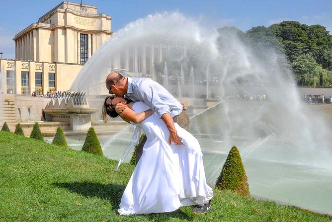 Paris Renew Your Wedding Vows Experience with Professional Photographer - Who Should Consider This Experience?