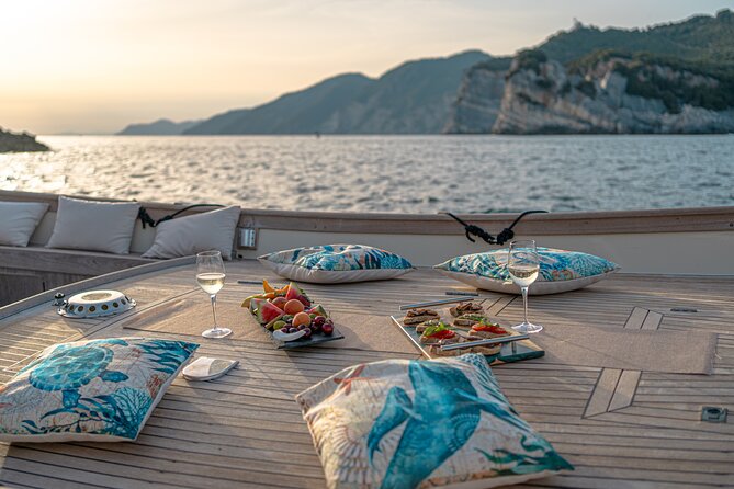 Private Sunset Aperitif on a Boat in the Gulf of Poets - FAQs