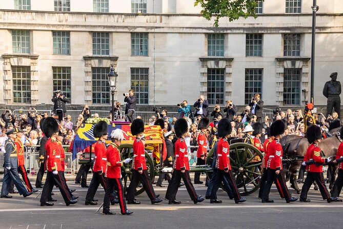 Queen Elizabeth II Private Walking Tour of London - The Sum Up