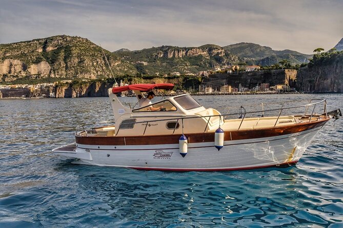 Sorrento: Private boat Capri&Positano - Gozzo Sorrentino 8.50 - FAQ