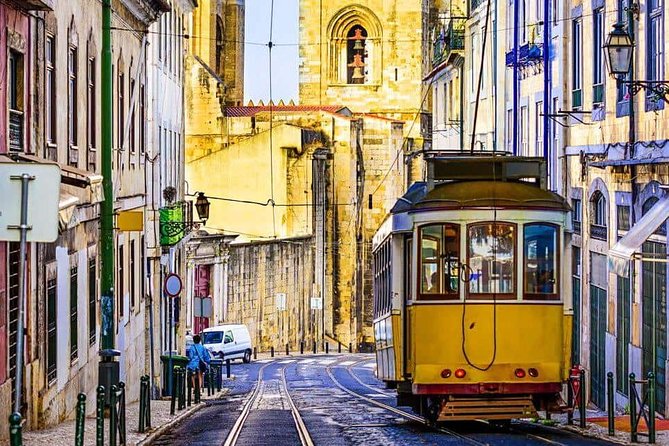 1 to 8 person private tour of Lisbon & Belém & Jerónimos - Castelo de São Jorge: Lisbon’s Ancient Fortress