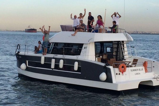 1H power catamaran up to 18 people in Lisbon - The Sum Up