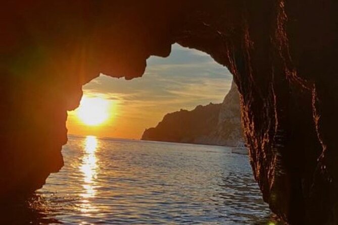 Capri Private Boat Tour from Capri (2 hours) + Blue Grotto - FAQ