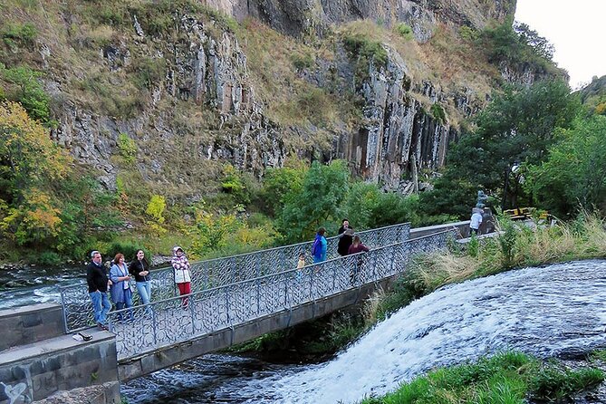 Guided tour: Khor Virap, Noravank Monastery, Areni, Jermuk - The Sum Up