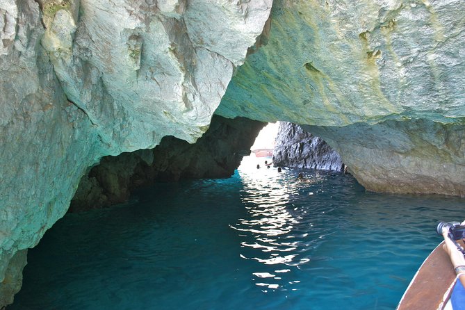PRIVATE CAPRI ISLAND & BLUE GROTTO Full Day boat tour. - The Sum Up