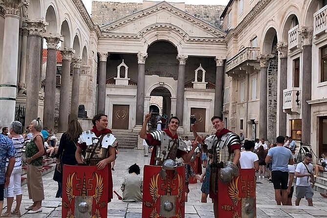 Private History Split Walking Tour in English - The Practical Side