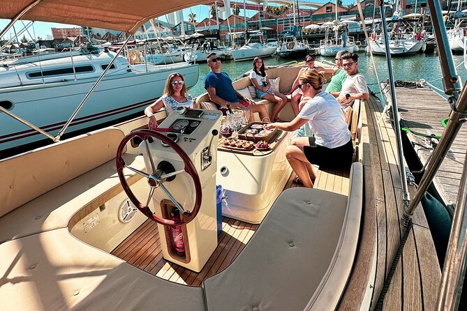 Relax on a Comfortable Small Boat With Open Bar and Snacks - Who Should Book This Tour