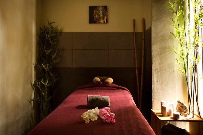 90-Minute Aroma Oil Massage plus 20' min Free Fish Pedi - Key Points