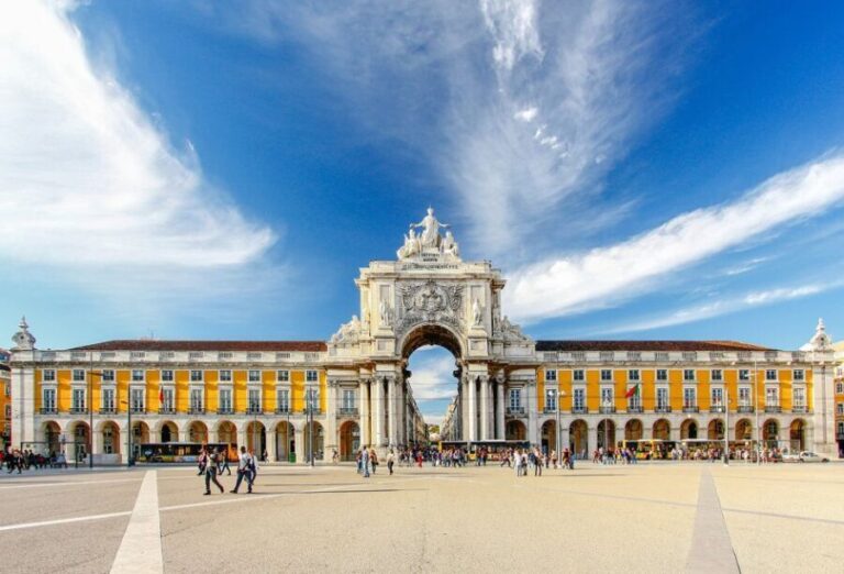 A Morning Exploration: A 1.5-Hour Private Tour of Lisbon - What to Expect from Your Guide