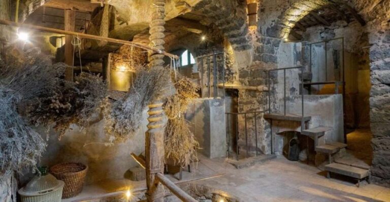 Acireale: Baroque walking and wine tasting at the Batia - The Carnival Museum: Papier-Mâché and Festive Spirit