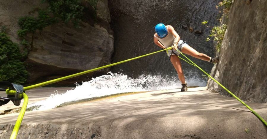 Adventure Cahorros, Monachil/ Climbing and abseiling Granada - The Value of the Experience