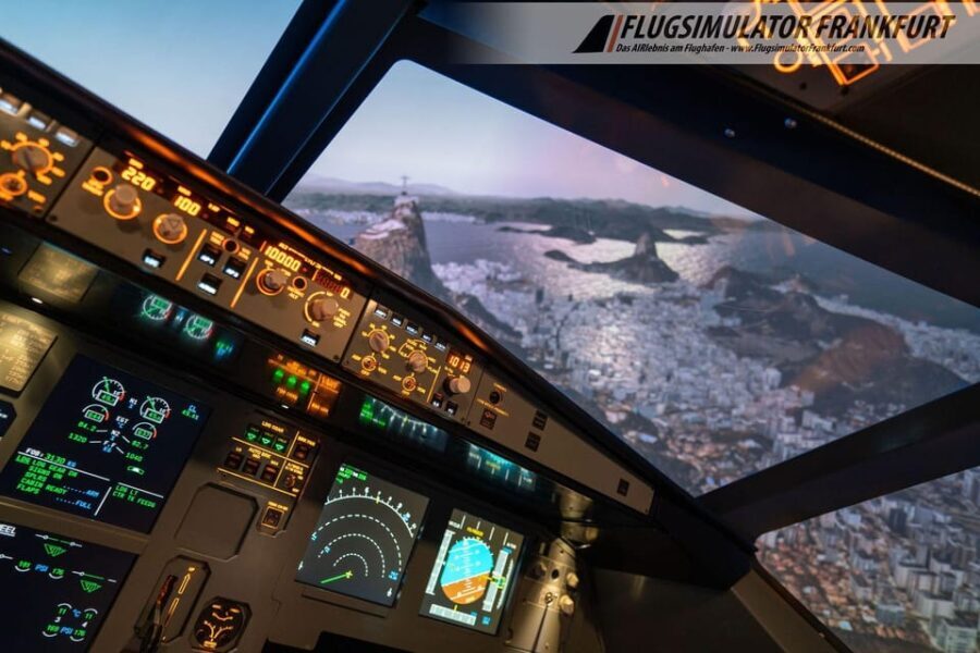 Airbus A320 AND Motion 4D Flight Simulator Frankfurt Airport - The Gear and Visuals: The Flight Screen & VR