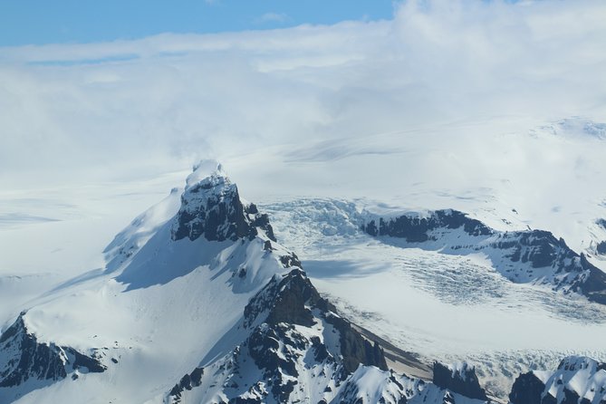Airplane flight over glacier lagoons and Iceland's highest peak - Introduction