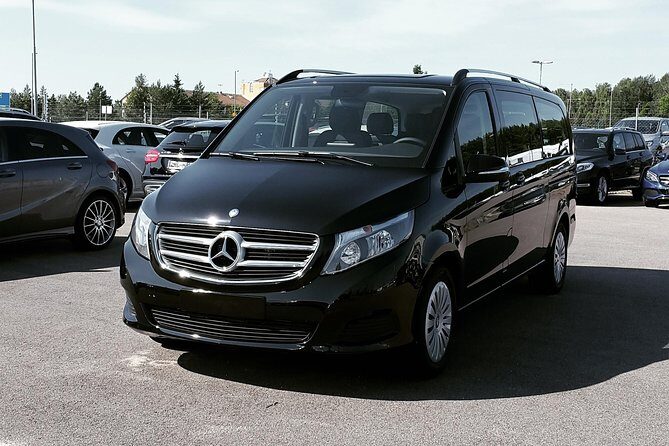 Airport Limousine Transfer: Stockholm City to Arlanda Airport 1-7 Passengers - Why Travelers Love This Service