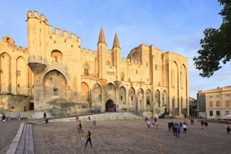 Aix en Provence and Avignon city of Popes Private Tour - Discovering Aix-en-Provence