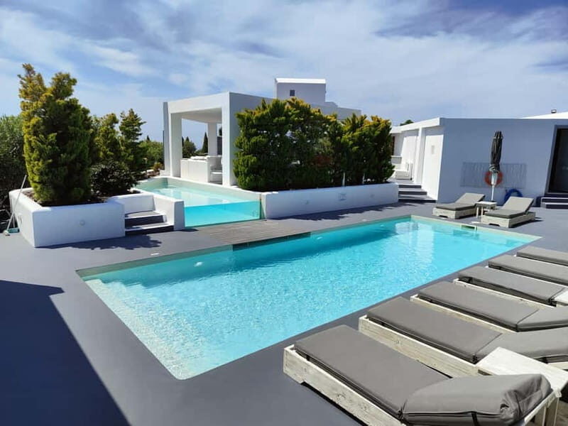 Akrotiri: Couples Massage Dinner & Pool Access - Setting and General Atmosphere