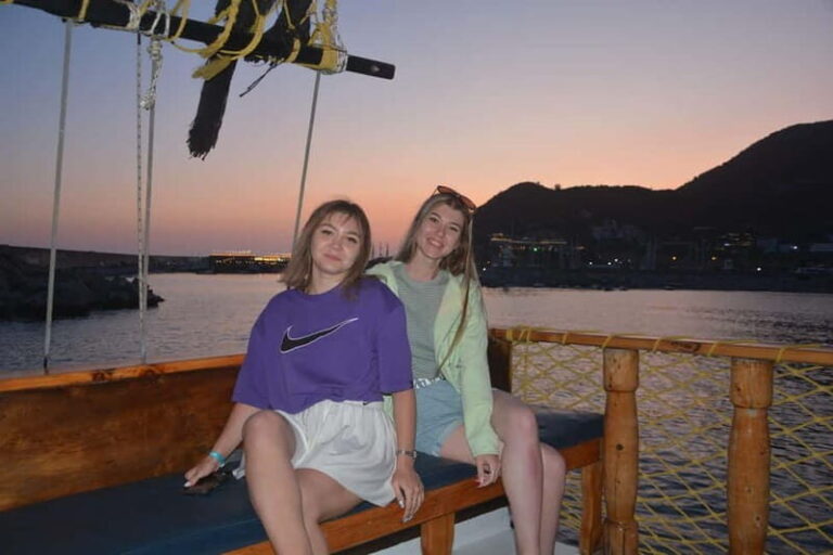 Alanya: Sunset Party Boat w/ Dinner & Unlimited Drinks - Who is This Cruise Best Suited For?