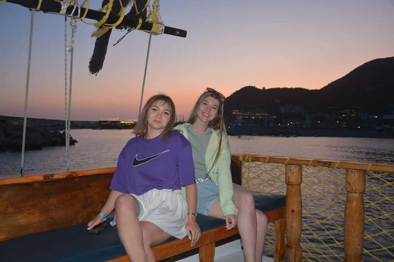 Alanya: Sunset Party Boat w/ Dinner & Unlimited Drinks - Who is This Cruise Best Suited For?