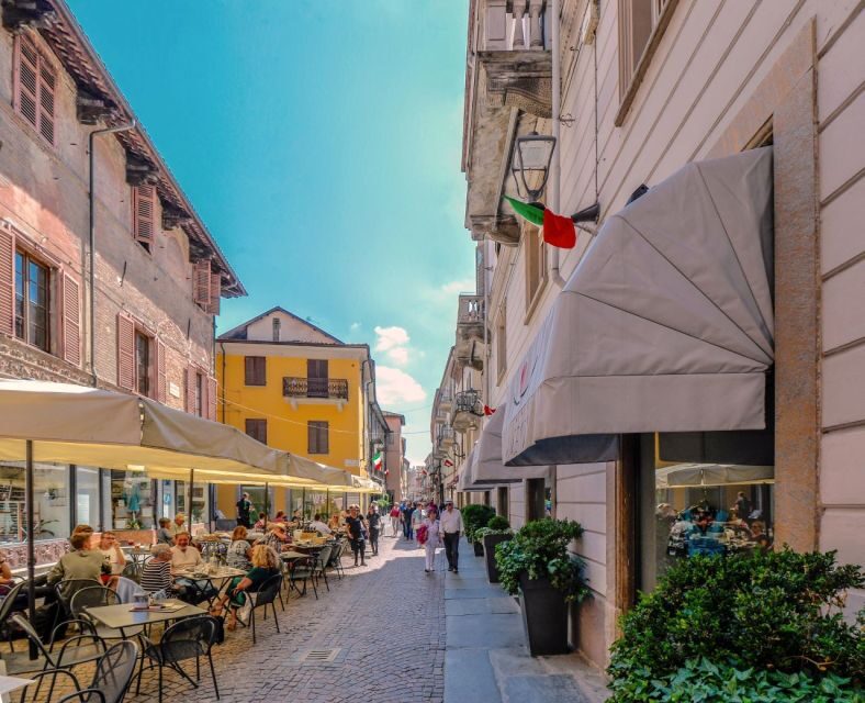 Alba: Historic Town Highlights Guided Walking Tour - How the Tour Works: Details That Matter