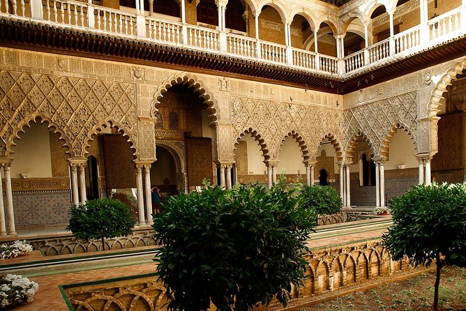 Alcázar and Jewish Quarter Guided Walking Tour in Seville - The Experience of the Alcázar and Jewish Quarter Tour