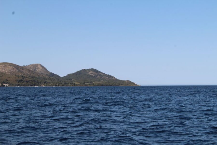 Alcudia: Private Sunset Boat Trip with Glass of Wine & Snack - Who Will Love This Experience?
