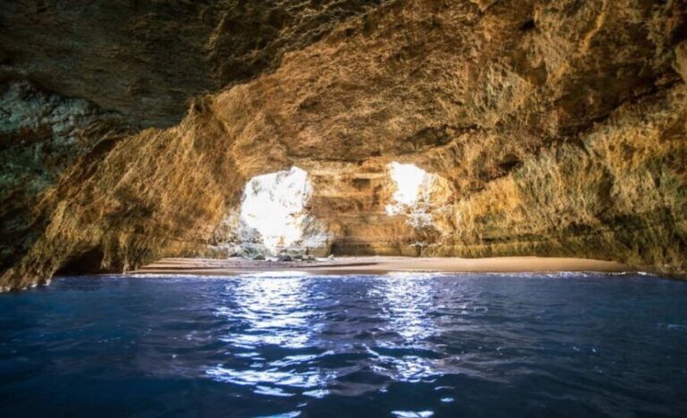 Algarve: Benagil Caves Open Speedboat Tour - The Climax: Inside the Benagil Cave