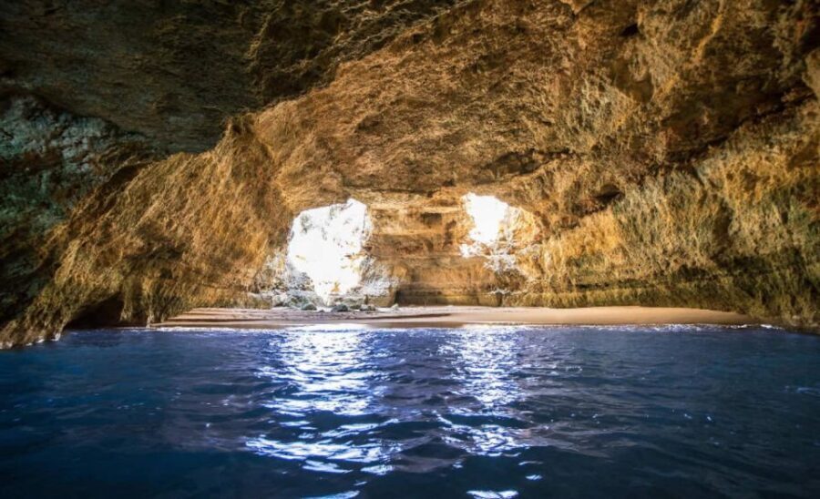 Algarve: Benagil Caves Open Speedboat Tour - The Climax: Inside the Benagil Cave