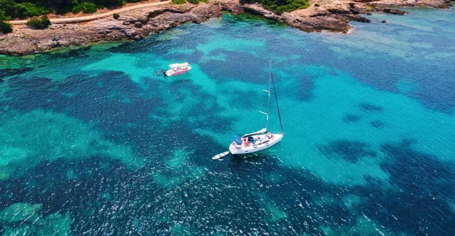 Alghero: Sailboat excursion in Porto Conte bay w/ Lunch - The Value of the Tour