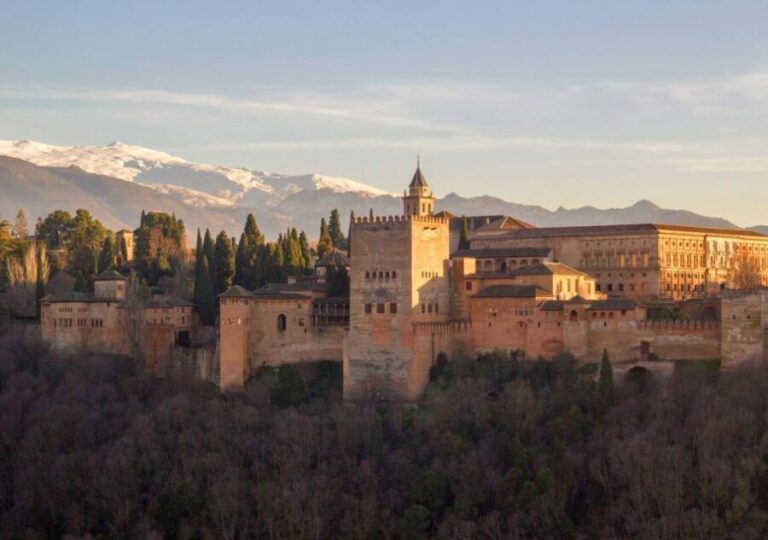 Alhambra & Generalife: Exclusive 3 hours Private Tour - Itinerary Breakdown