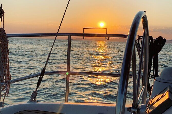 All-inclusive Sailing tour: Sorrento Coast - The Views and Authentic Atmosphere