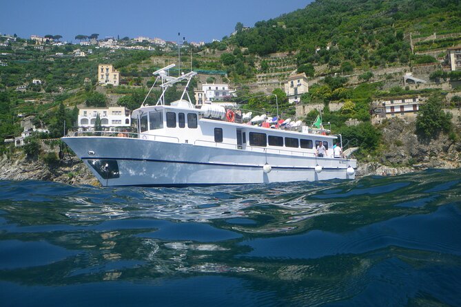 Amalfi Coast by boat with aperitif, lunch and sea breaks - An immersive day on the Amalfi Coast via boat