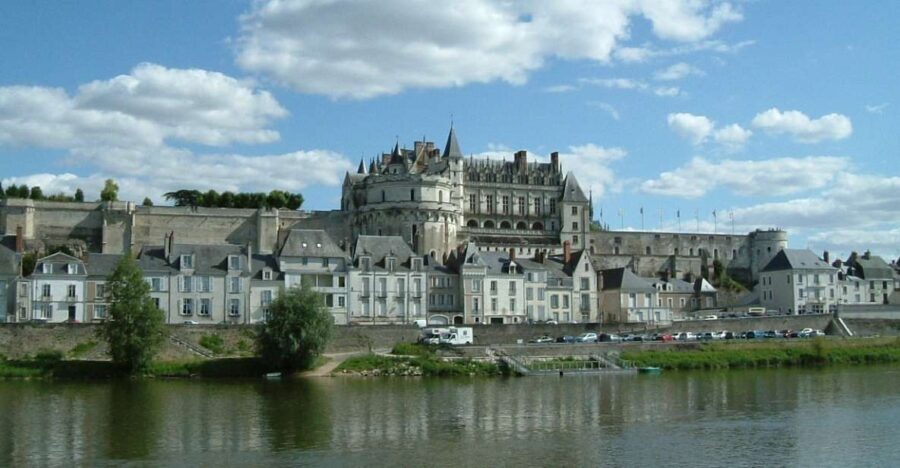 Amboise: Private Guided Tour of the Castle with Entry Ticket - Discovering Château dAmboise: A Rich Experience Awaits