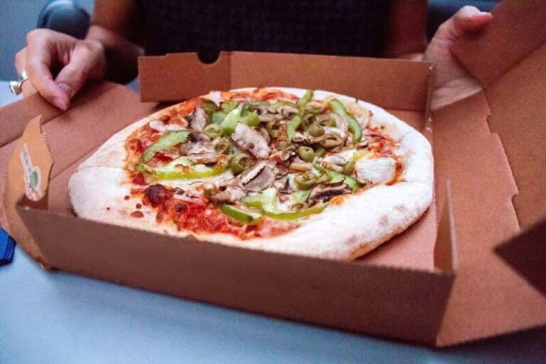 Amsterdam: Evening Pizza Cruise Along the Canals - A Deep Dive into the Experience